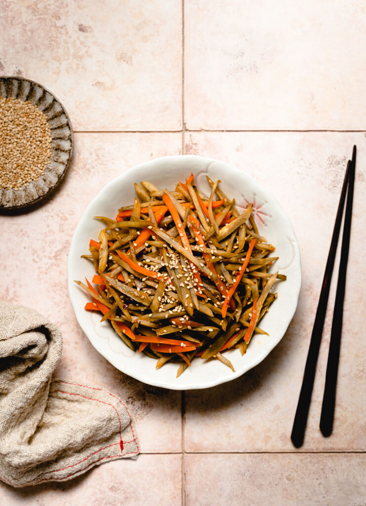 Kinpira Gobo (Braised Burdock Root) | きんぴらごぼう - Ellie Likes Cooking