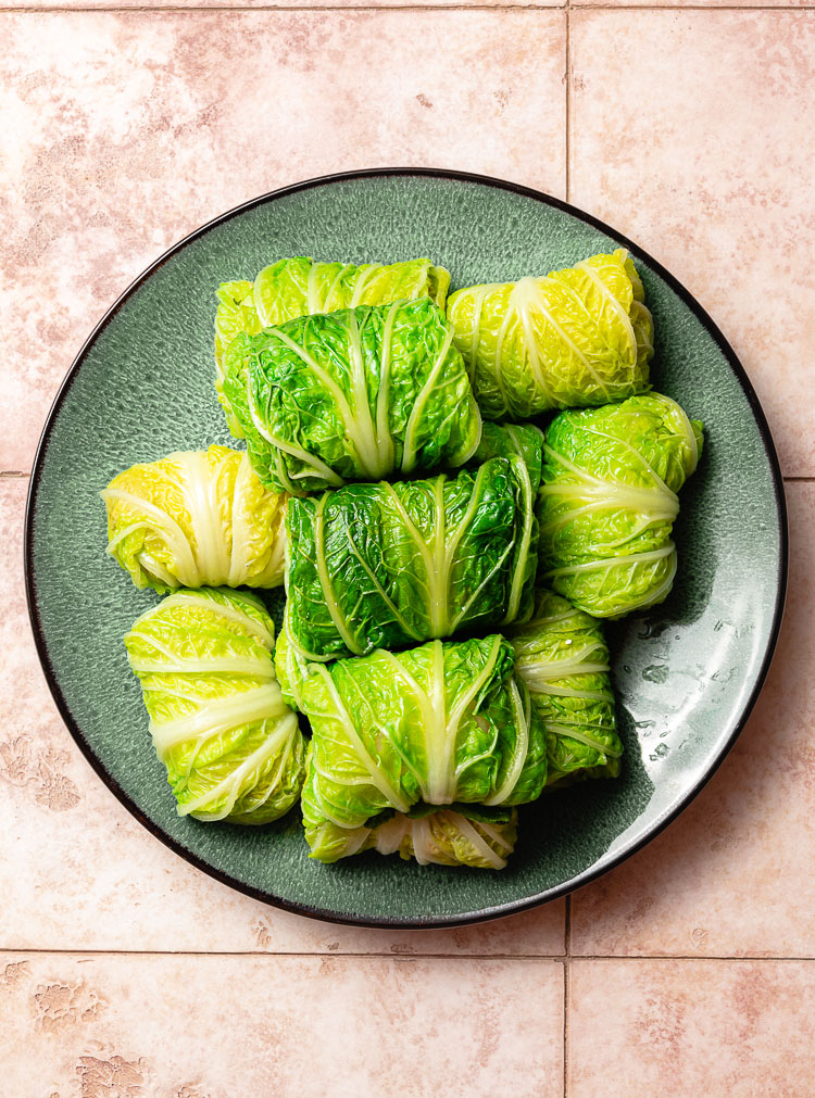 Vegan Japanese Cabbage Rolls | ヴィーガンロールキャベツ - Ellie Likes Cooking