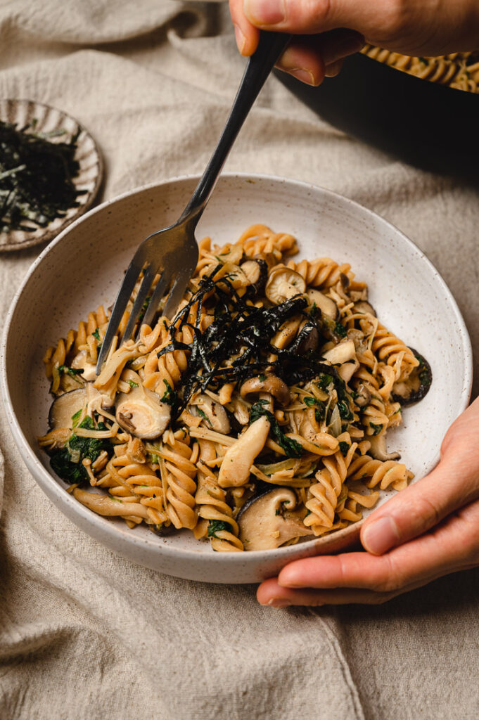 Japanese-Style Mushroom Pasta | 和風きのこパスタ - Ellie Likes Cooking