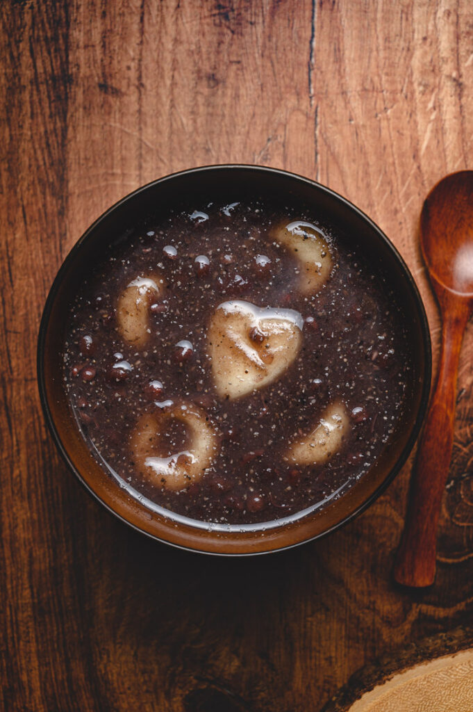 Black Sesame Zenzai (Oshiruko) with Tofu Dango | 豆腐白玉の黒胡麻ぜんざい - Ellie ...