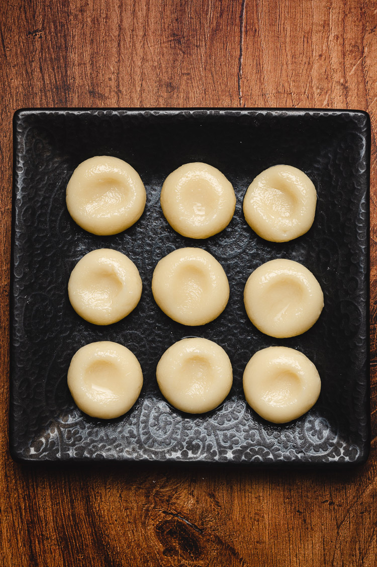 Black Sesame Zenzai (Oshiruko) with Tofu Dango | 豆腐白玉の黒胡麻ぜんざい - Ellie ...