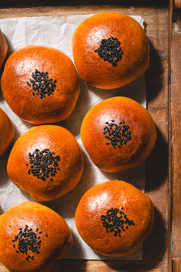 Vegan Anpan (Japanese Red Bean Bun) | ビーガンあんパン - Ellie Likes Cooking