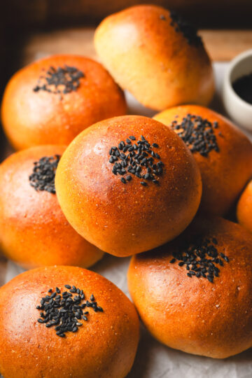 Vegan Anpan (Japanese Red Bean Bun) | ビーガンあんパン - Ellie Likes Cooking